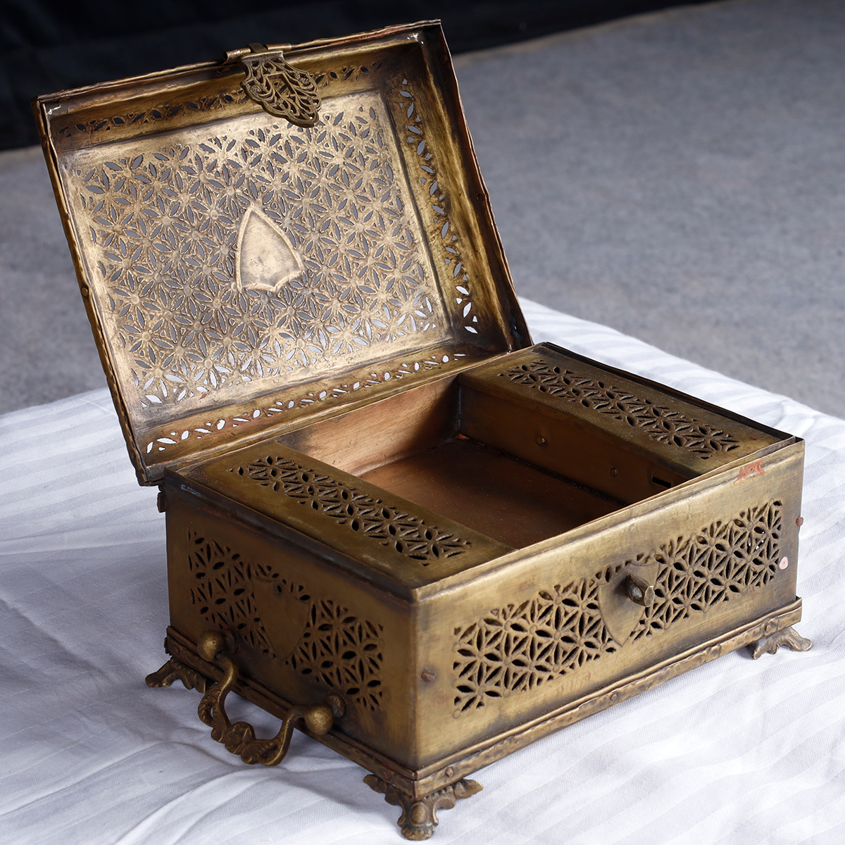 Rajputra Association of North America. Rectangular Shaped Brass Jewelry Box
